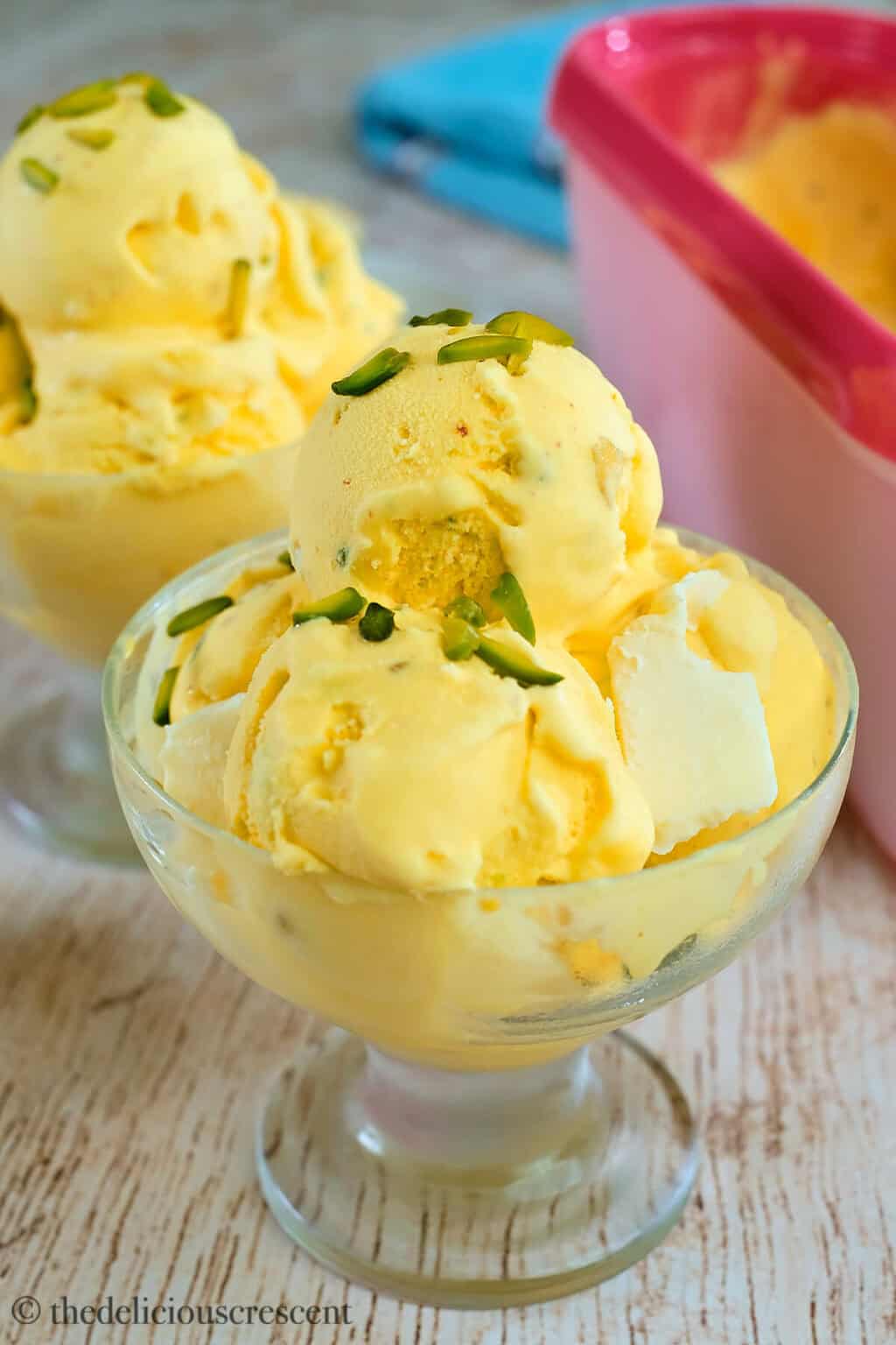 Persian Saffron Ice Cream - The Delicious Crescent